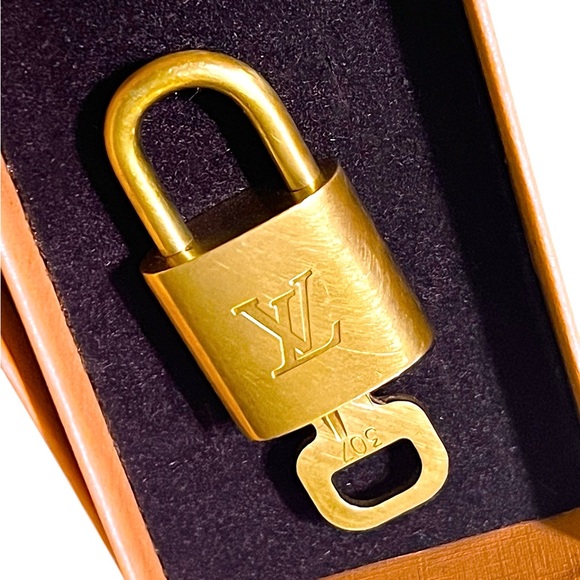 Louis Vuitton | Bags | Authentic Louis Vuitton Authentic Lock And Key ...